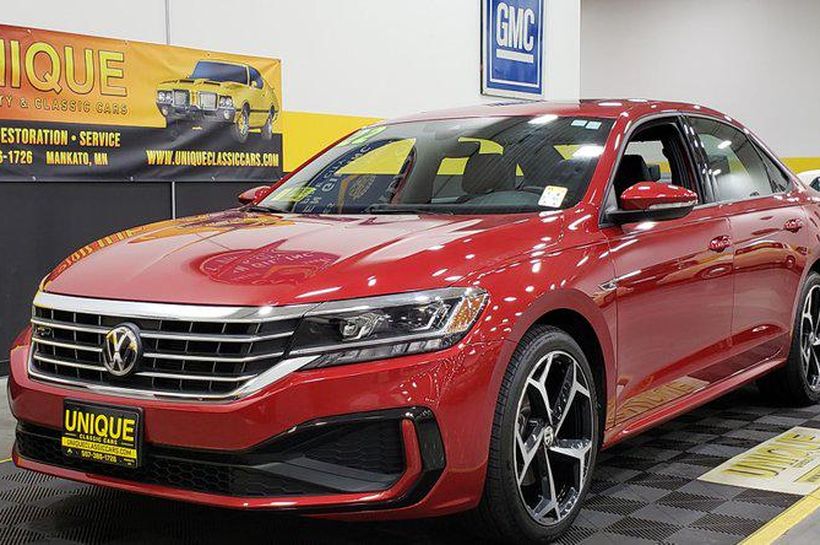 Volkswagen Passat 2022 Red