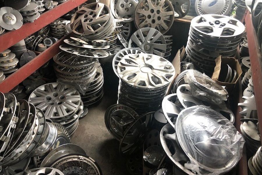 Hub Caps, Center Caps 1950's to current - Hemmings