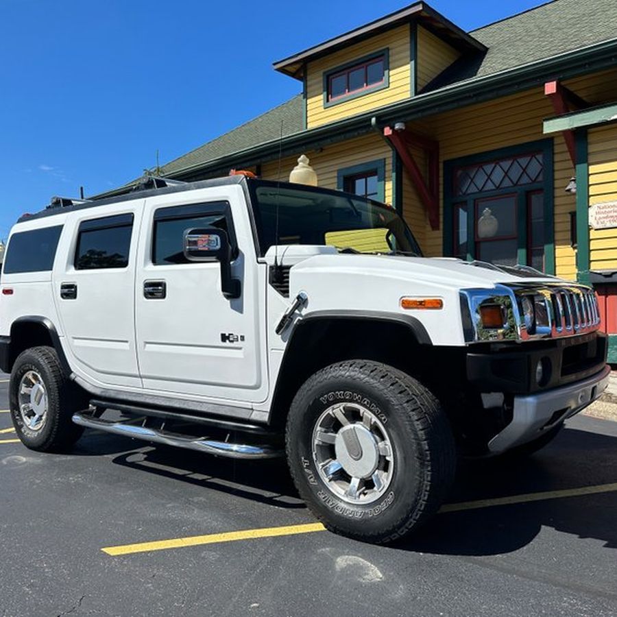 White Hummer H2