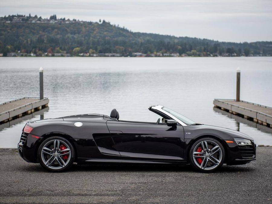 Audi R8 Black Spyder
