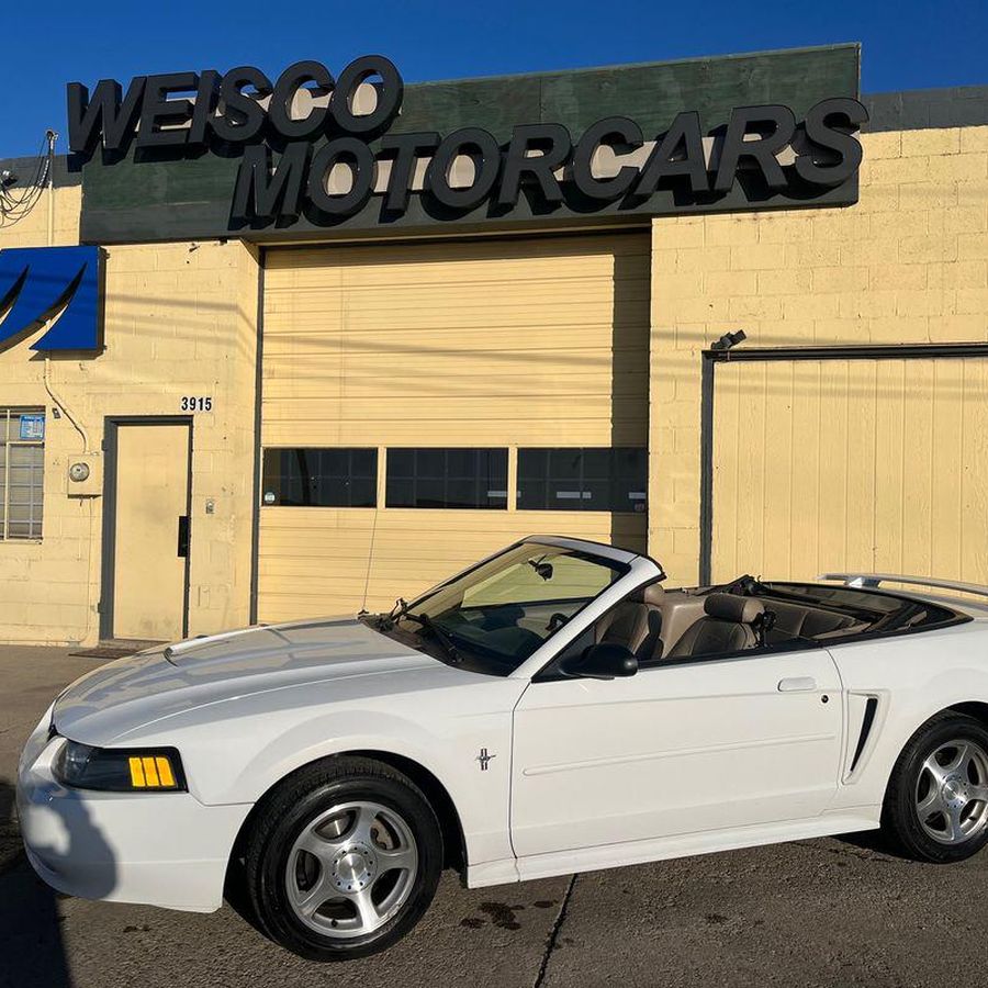 2003 Ford Mustang Interior