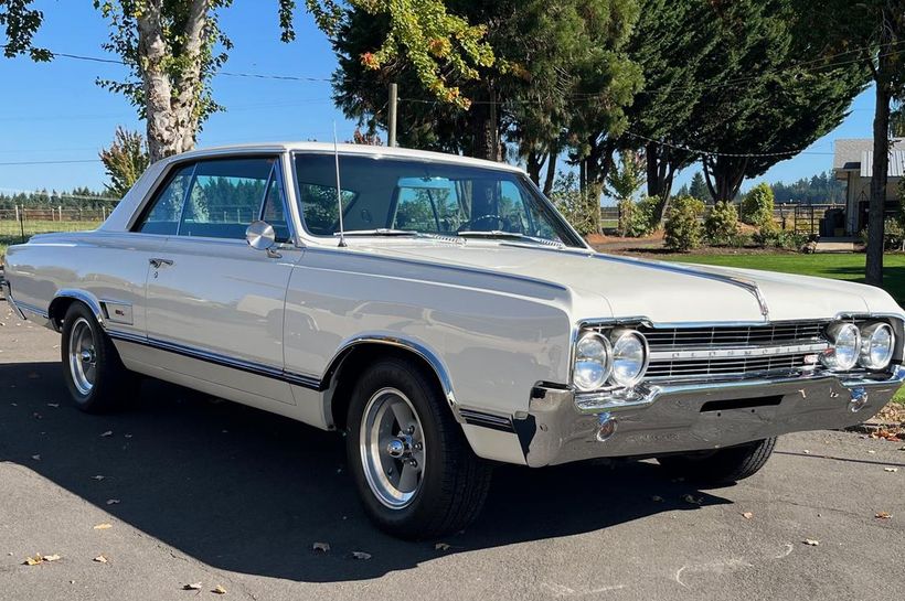 1965 Oldsmobile Cutlass Supreme